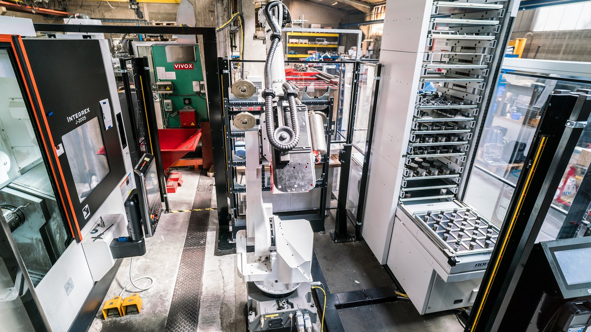 Discover the Tower, a CNC automation solution by RoboJob - Robojob