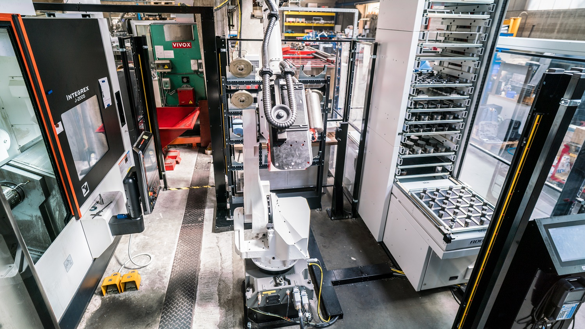 Tower: the ultimate automation for turning and milling machines - RoboJob