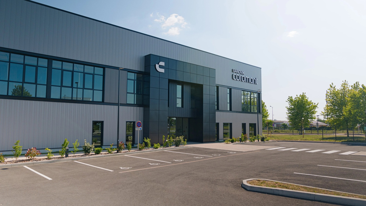 RoboJob now on display at the Sandvik Coromant Center in Orléans - Robojob