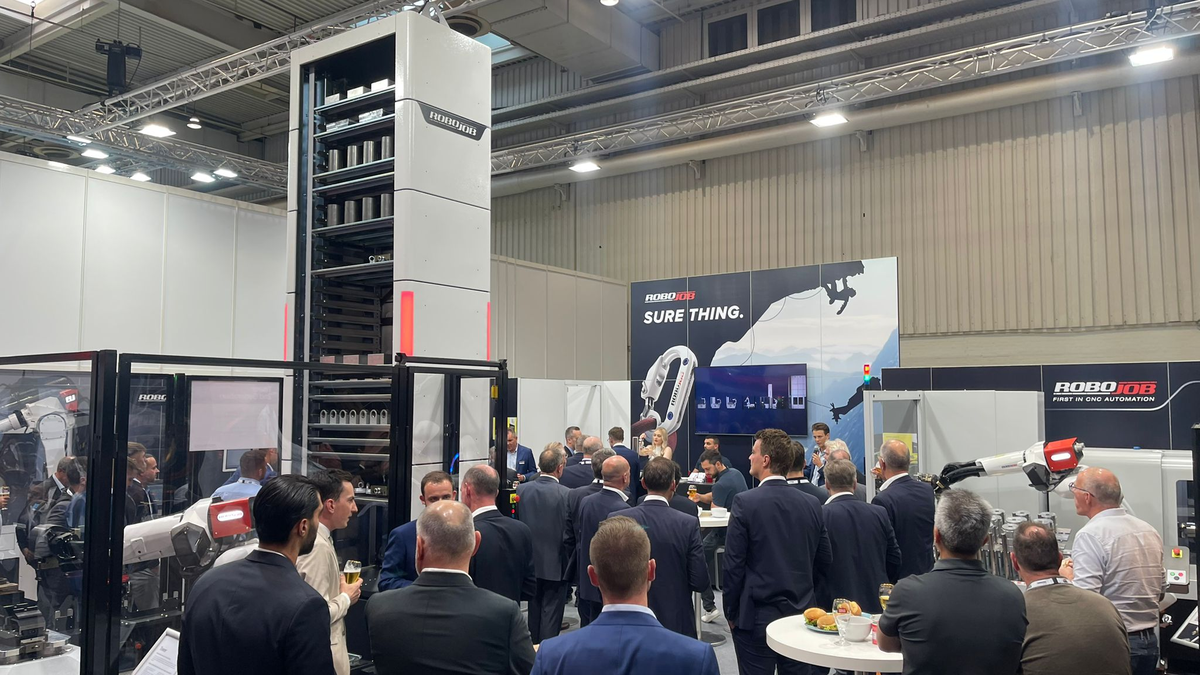 Eerste bestellingen van nieuwe RoboJob Tower EVO komen vlot binnen ...