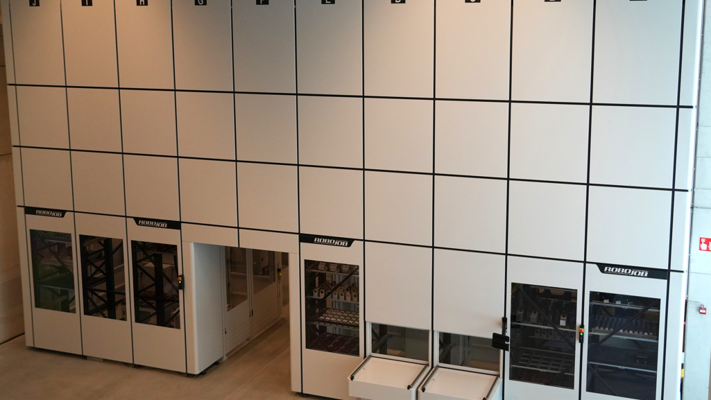 Discover the Wall, RoboJob's CNC automation solution - RoboJob